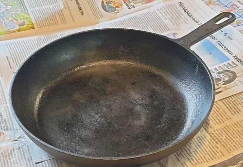 Чугунная сковорода 28,5 см. для готовки на огне