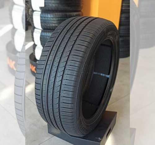 Winrun R330 285/35 R20