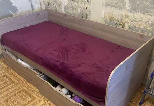 Кровать односпальная с ящиками и матрасом б/у