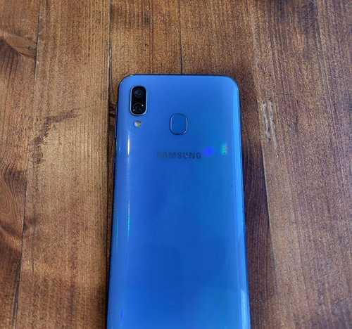 Samsung Galaxy A40, 4/64 ГБ