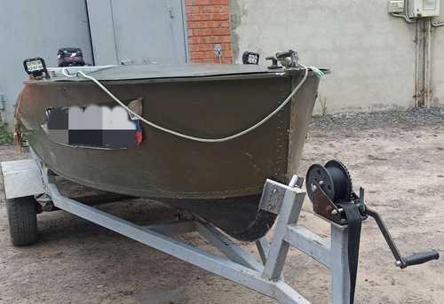 Лодка казанка с мотором