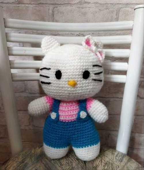 Hello kitty игрушка вязаная крючком
