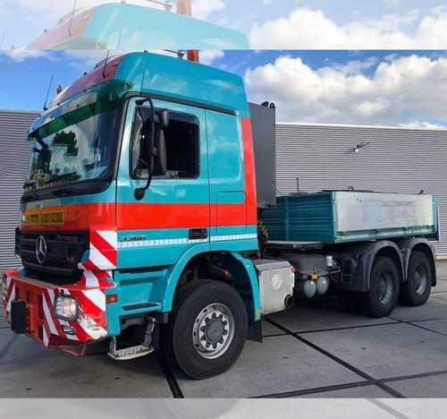 Pазбираем грузовик Mercedes-Benz Actros mpii 2002