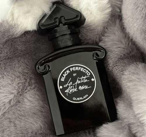 Guerlain la petite robe noire black perfecto