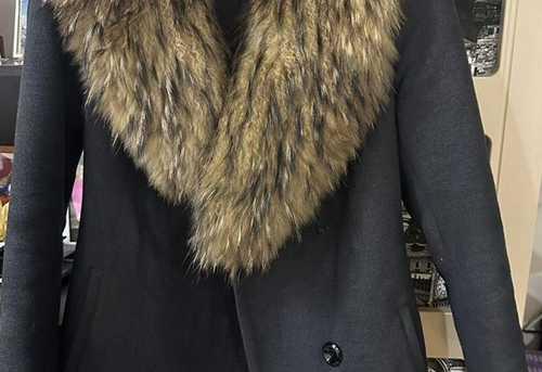 Пальто с натуральным мехом 42 размер