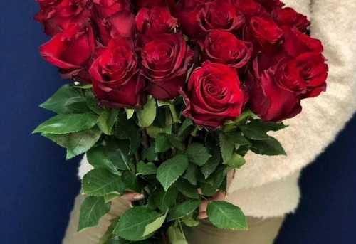 Букет 25 красных бархатных роз
