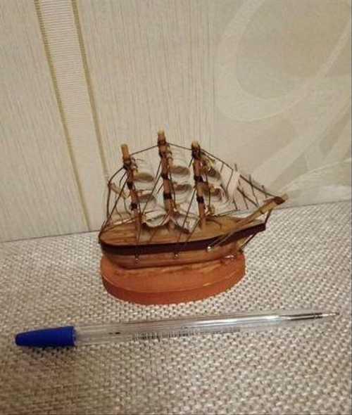 Кораблик из дерева