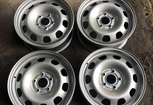 403002740R Диск колесный R16 Renault Duster