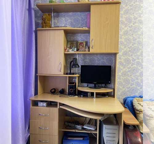 Компьютерный стол угловой