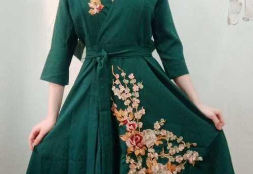 Темно зеленое платьев китайском стиле