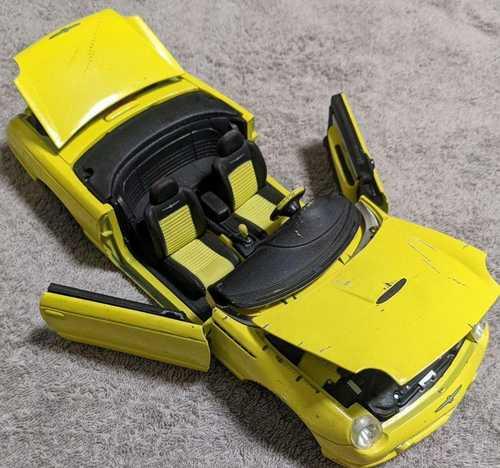 Модель автомобиля Ford Thunderbird 1:18