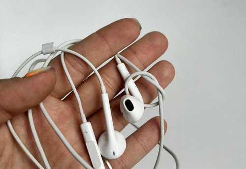 Наушники apple earpods lightning проводные