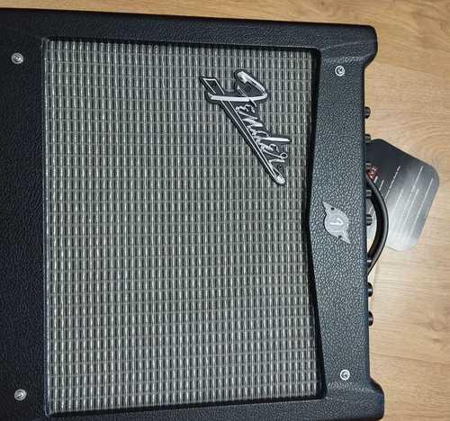 Гитарный комбо усилитель Fender Mustang1