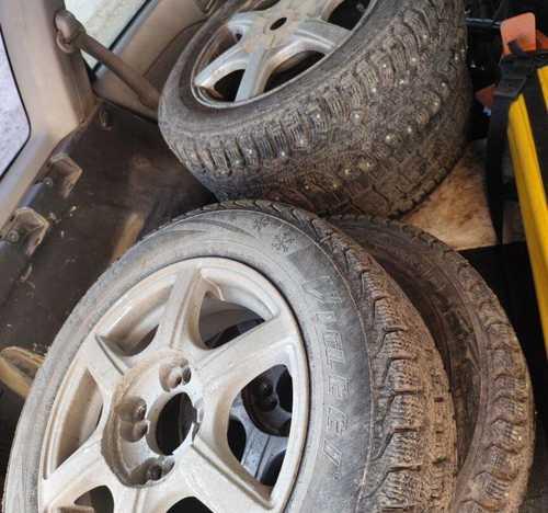 Nokian nordman 5 175 65 r14 диски две сверловки 4х