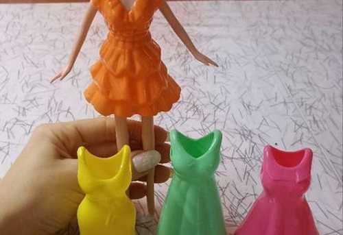 Кукла с набором платьев