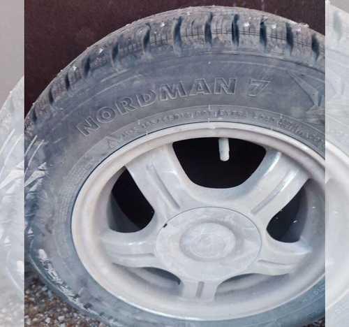 Колеса зимние 185 65 r14 Nokian Tyres Nordman 7