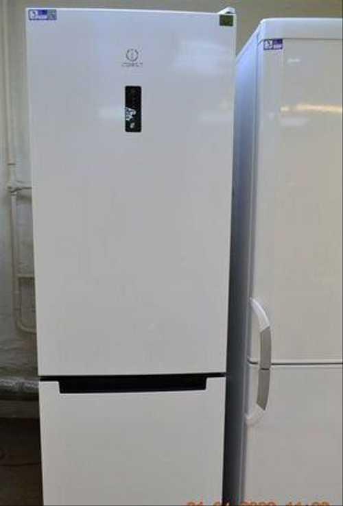 Холодильник "Indesit DF5180W"
