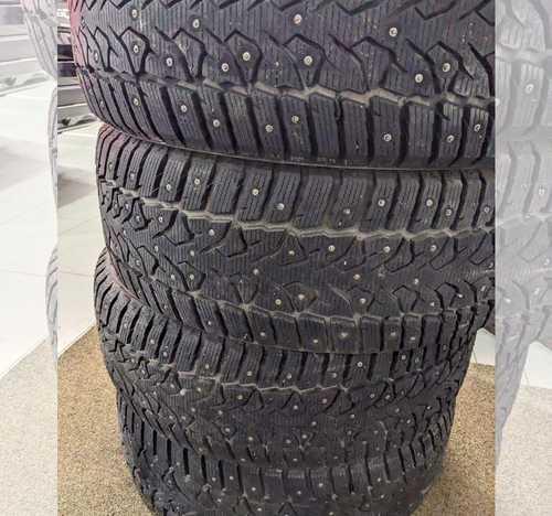 Royal Black Royal Stud II 245/45 R20 103T