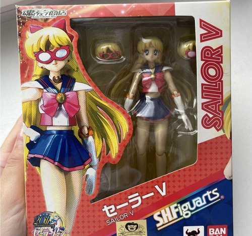 2015 S.H. Figuarts Sailor V (Sailor moon)