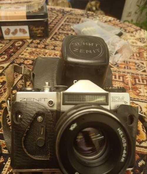Зеркальный фотоаппарат Zenit EM