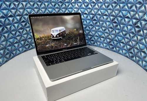 MacBook Pro 13 2022 M2 256Gb Silver, отличный