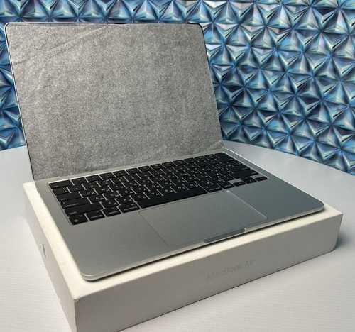 MacBook Air 13 2024 M3/16/256Gb Silver новый