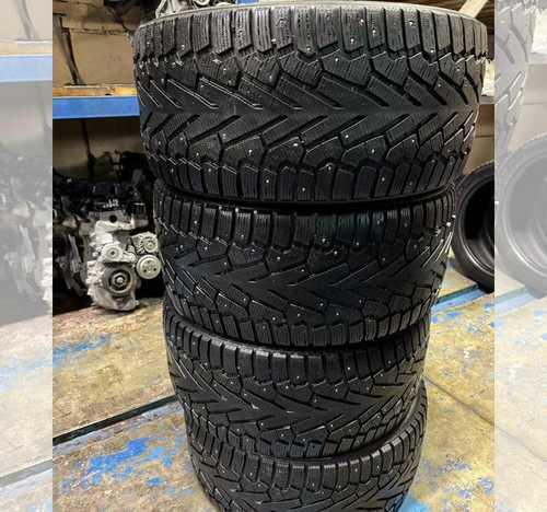 Pirelli Ice Zero 295/40 R21