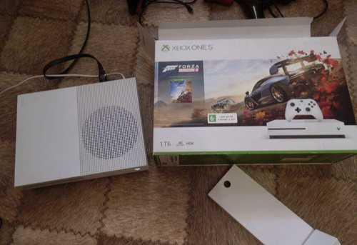 Xbox One S 1TB плюс игра каробка есть