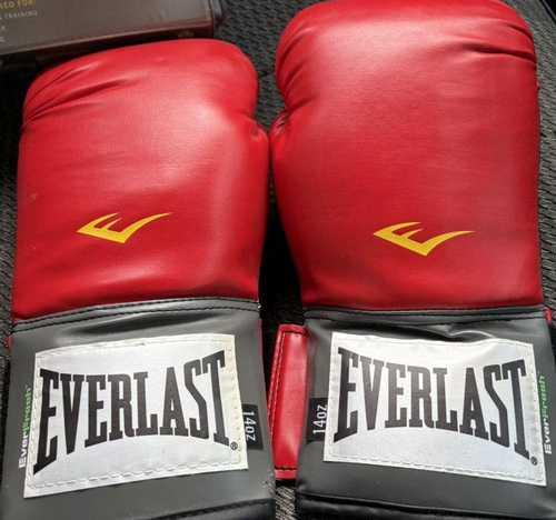 Боксерские перчатки everlast 14 oz