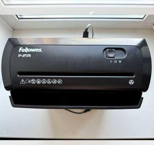 Уничтожитель документов шредер Fellowes P-25S