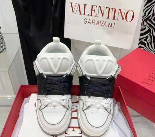 Кроссовки женские Valentino