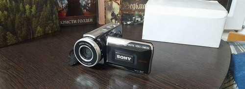 Видеокамера и фотоаппарат от Sony