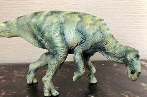 Модель динозавра из полимерной глины. Яматозавр