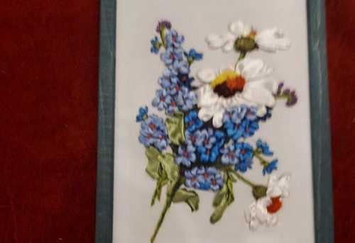 Картина вышитая лентами букет полевых цветов