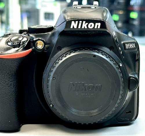 Nikon D5600 body