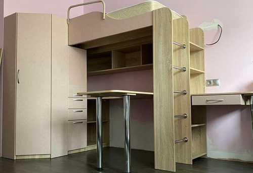Кровать-чердак со столом и шкафом мебель в детскую