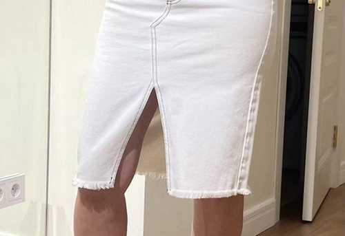 Белая джинсовая юбка mango