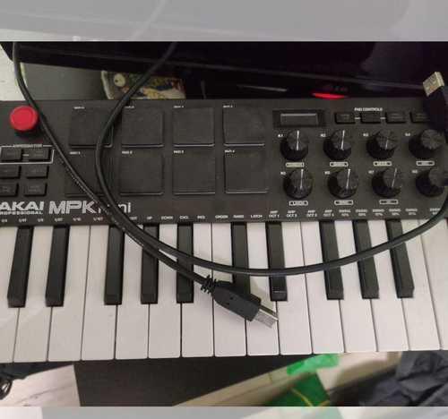 Midi клавиатура akai mpk mini mkiii черный