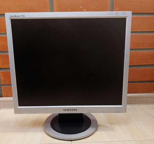 Монитор Samsung SyncMaster 710N