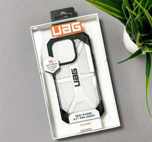 Чехол на iPhone 15 Pro UAG