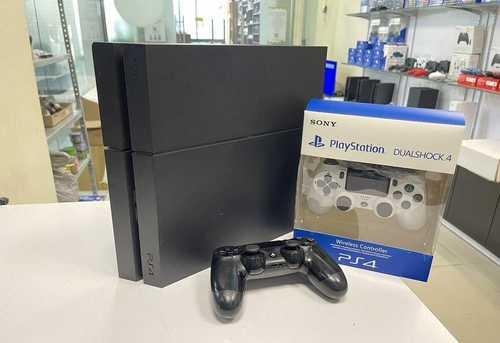 Sony PS4 1208A с двумя геймпадами