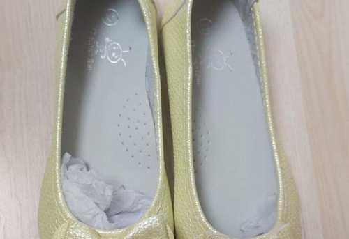 Туфли для девочки 32 разм. нежно-желтого цвета
