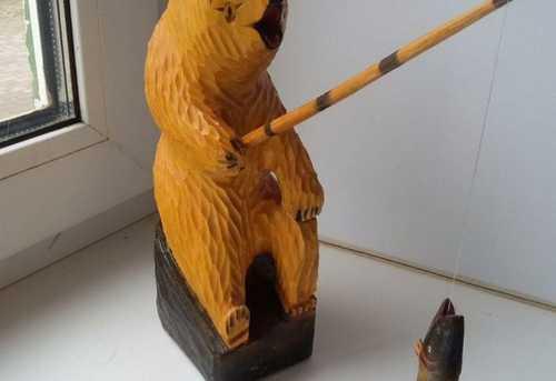 Деревянная резная статуэтка - Медведь с удочкой