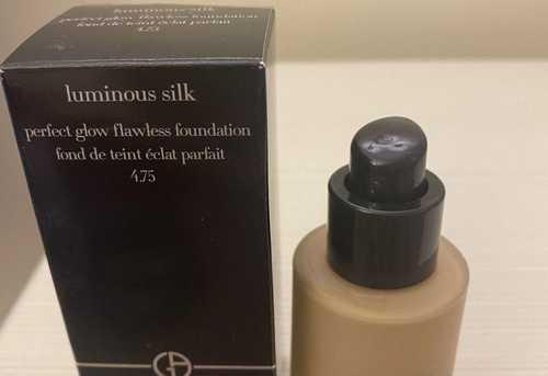 Тональный крем giorgio armani luminous silk 4.75