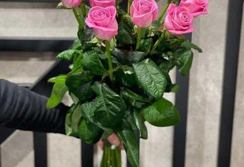Букет из высоких розовых роз