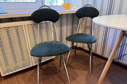 Складные стулья с мягкими сиденьями 2 шт