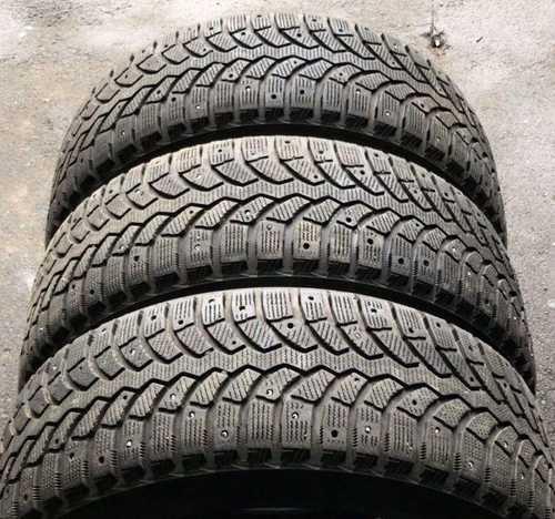 Bridgestone Blizzak Spike-01 215/50 R17