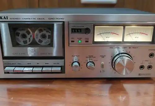 Кассетная дека Akai GXC-704D