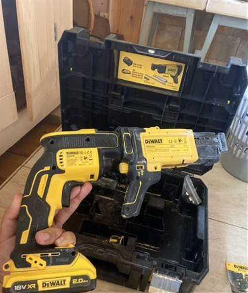 Ленточный шуруповерт dewalt