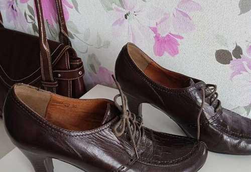 Винтажные женские туфли на шнуровке
